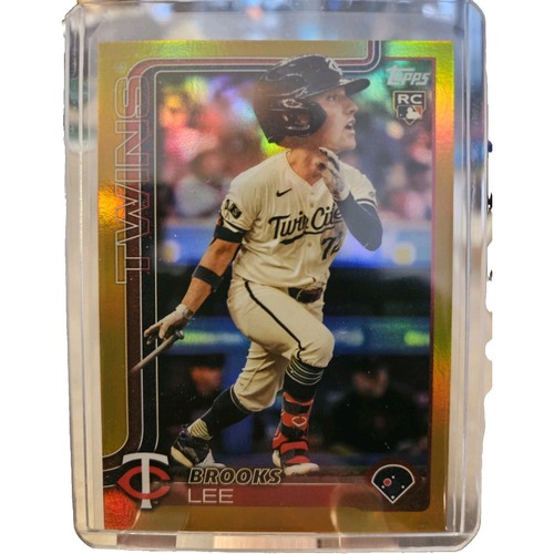 2025 Topps Series 1 Celebration - Brooks Lee - BIG HEAD Gold /50 MN ...