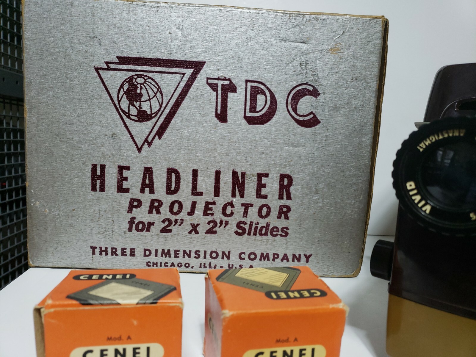 TDC Headliner Projector (MODEL 225)for 2x2 slides w/ slides included ...