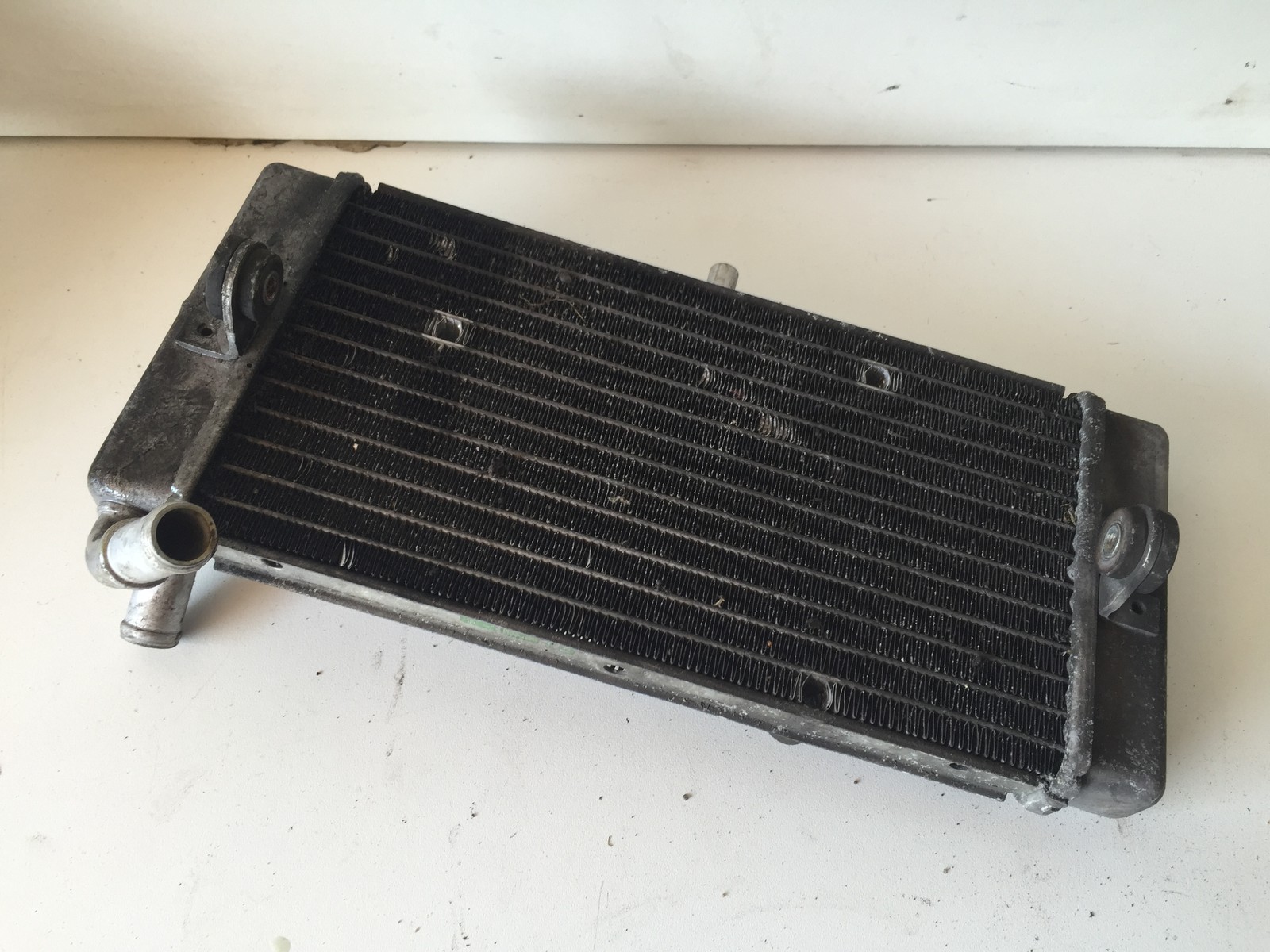 UN RADIATEUR RADIATOR D EAU ORIGINE BON ETAT YAMAHA 125 XMAX X-MAX X ...