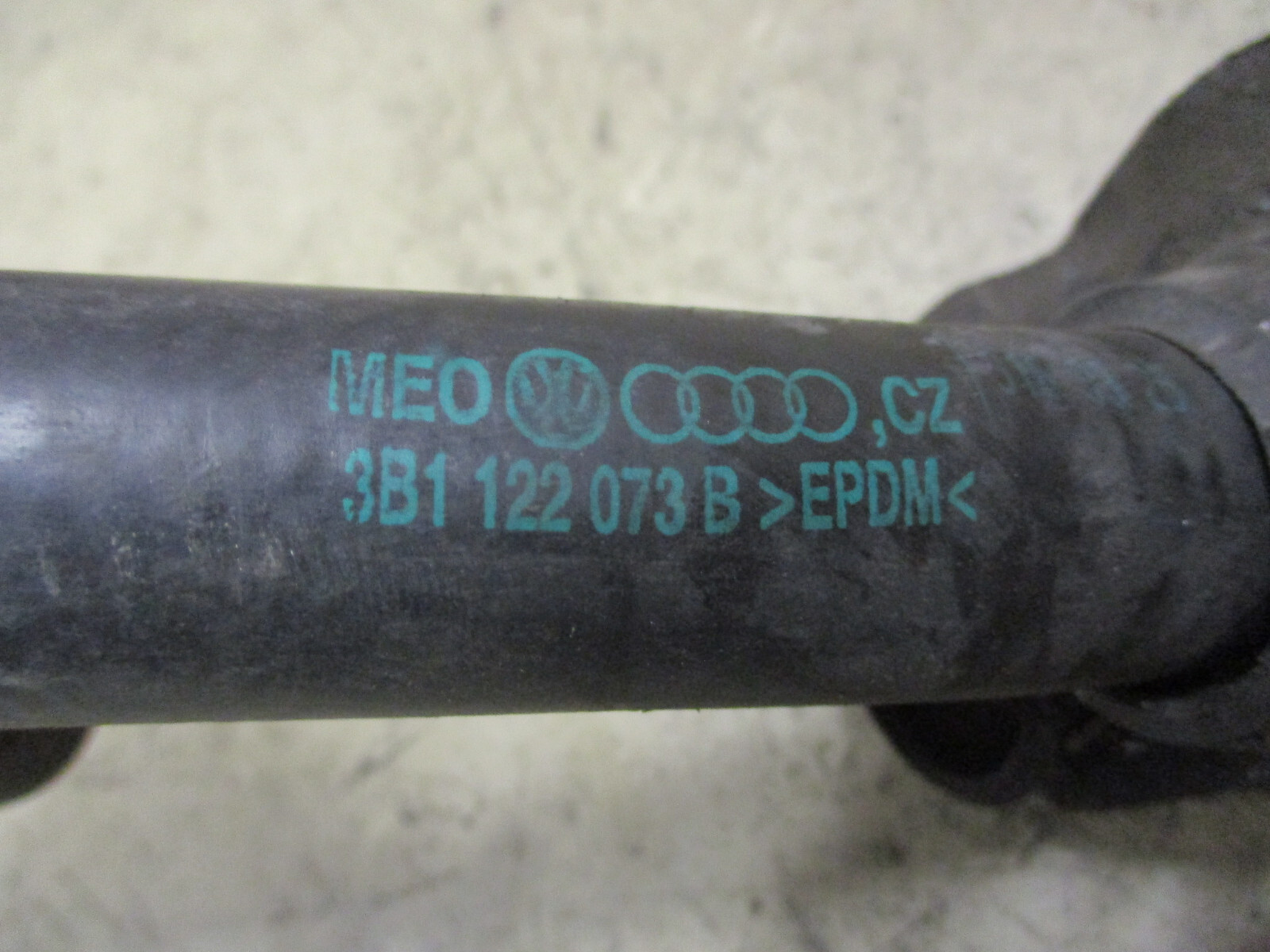 Kühlerwasserschlauch VW Passat 3B 3BG 2.3 VR5 Wasserschlauch 3B1122073B ...