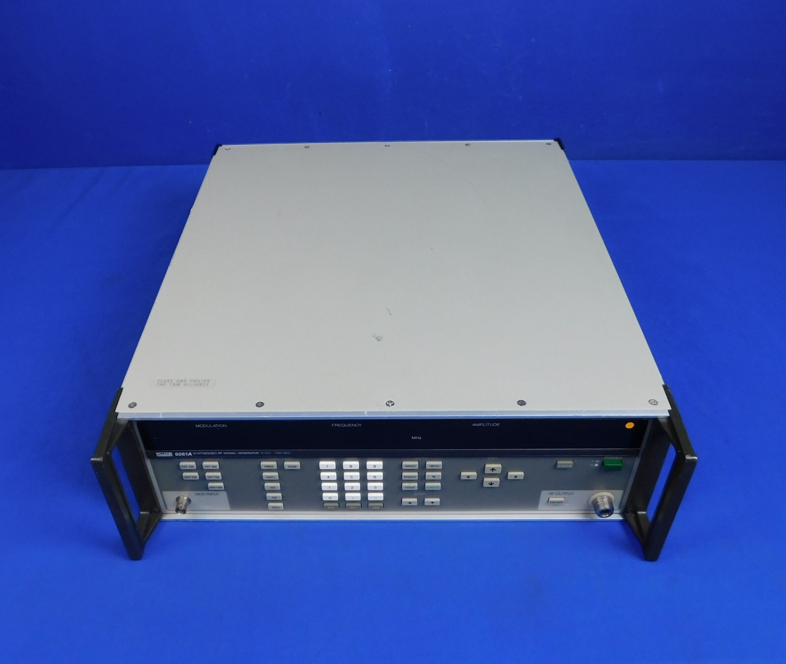 Fluke 6061A Synthesized RF Signal Generator 10kHz - 1050MHz | eBay