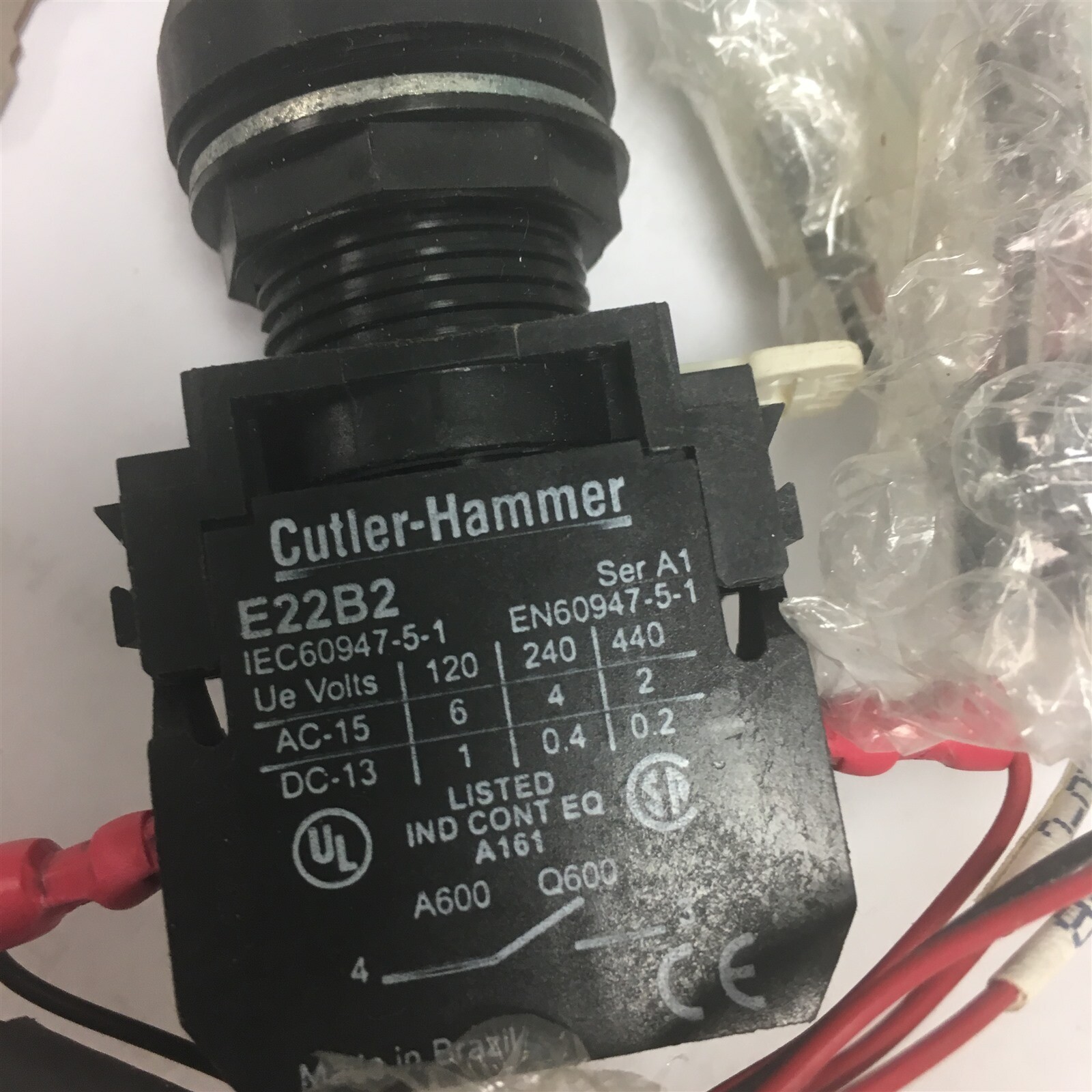 New Eaton Cutler Hammer Keyed Selector Switch Assembly & E22B2 Contact ...