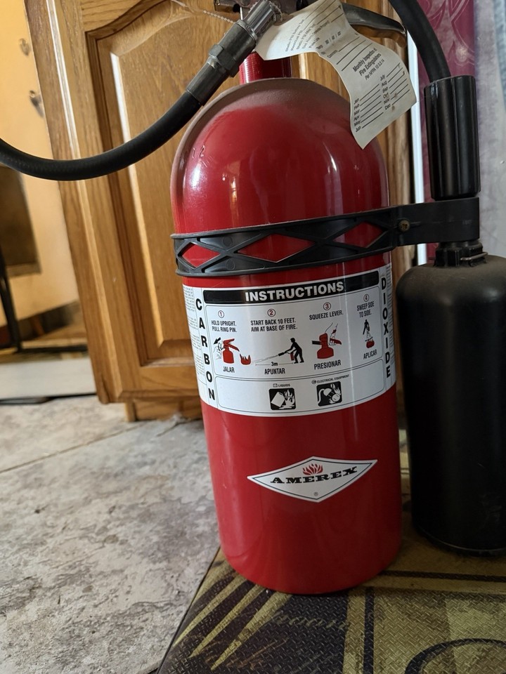 Amerex Carbon Dioxide Fire Extinguisher Model 330 Lot 2 Plus Model 240 ...