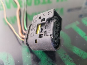 GENUINE USED BMW 4 POL SOCKET FOR WATER PUMP 12521438159 / FAST ...