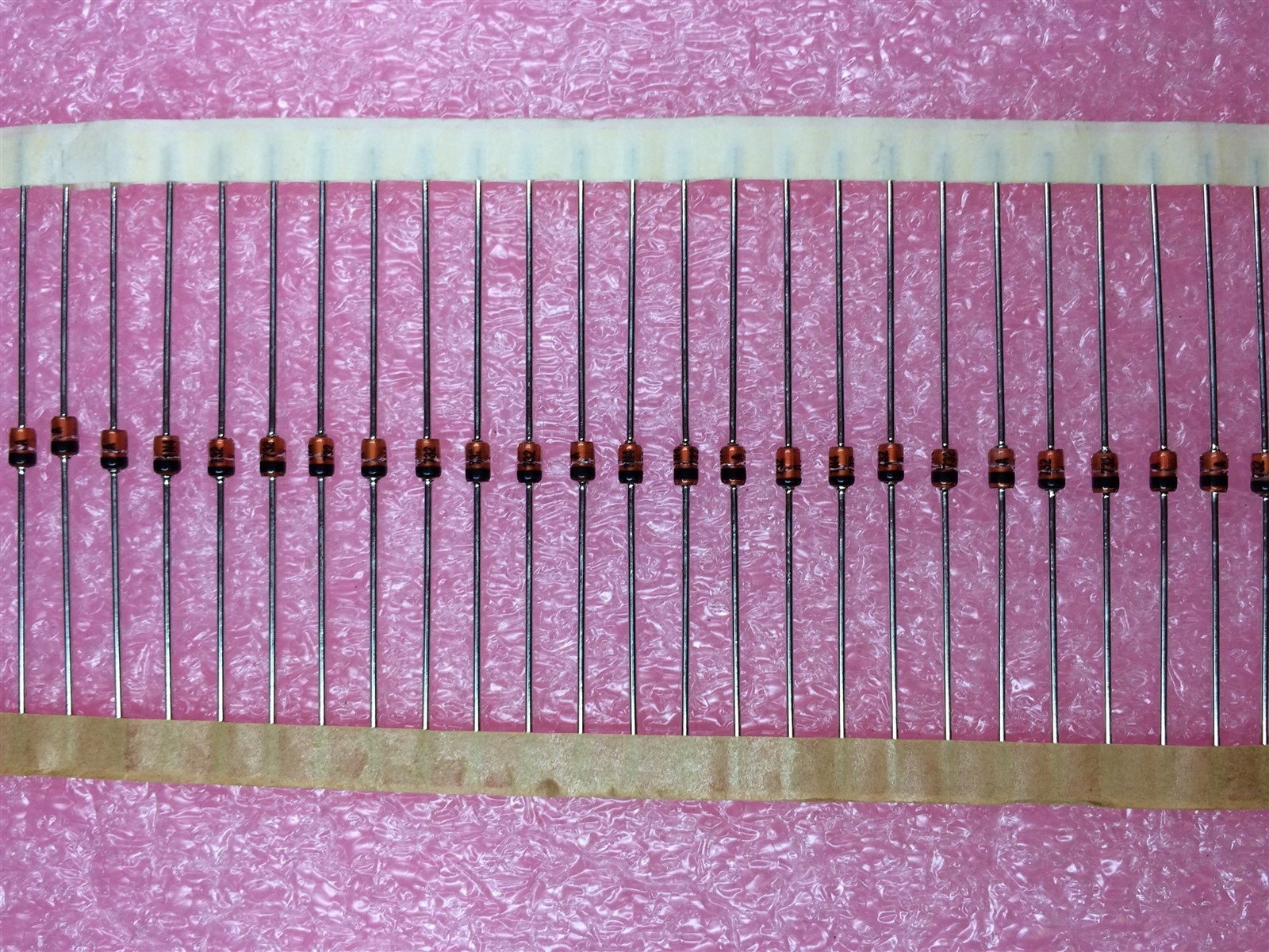 1N4732A TEMIC Diode Zener Single 4.7V 5% 1W 2-Pin DO-41 100 PIECES | eBay