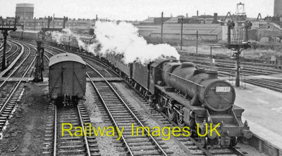 Railway Photo - Chester General Station: east end with train entering ...