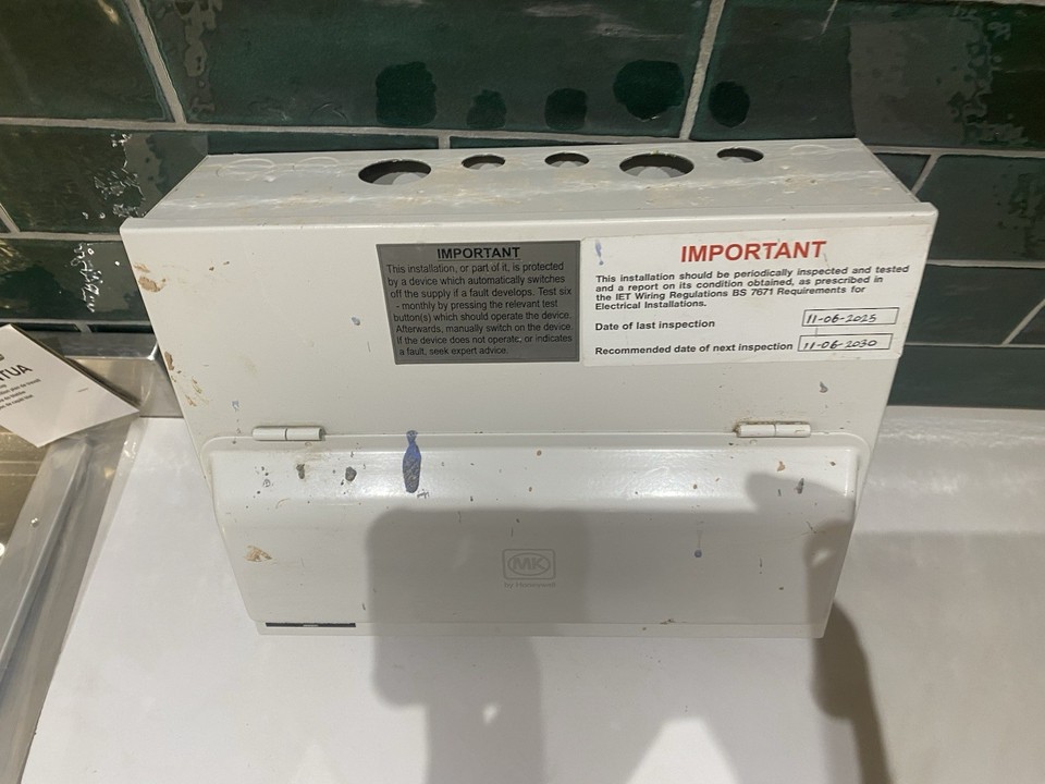 MK Honeywell 16 Way Populated White Metal Consumer Unit Fuse Board 10 ...