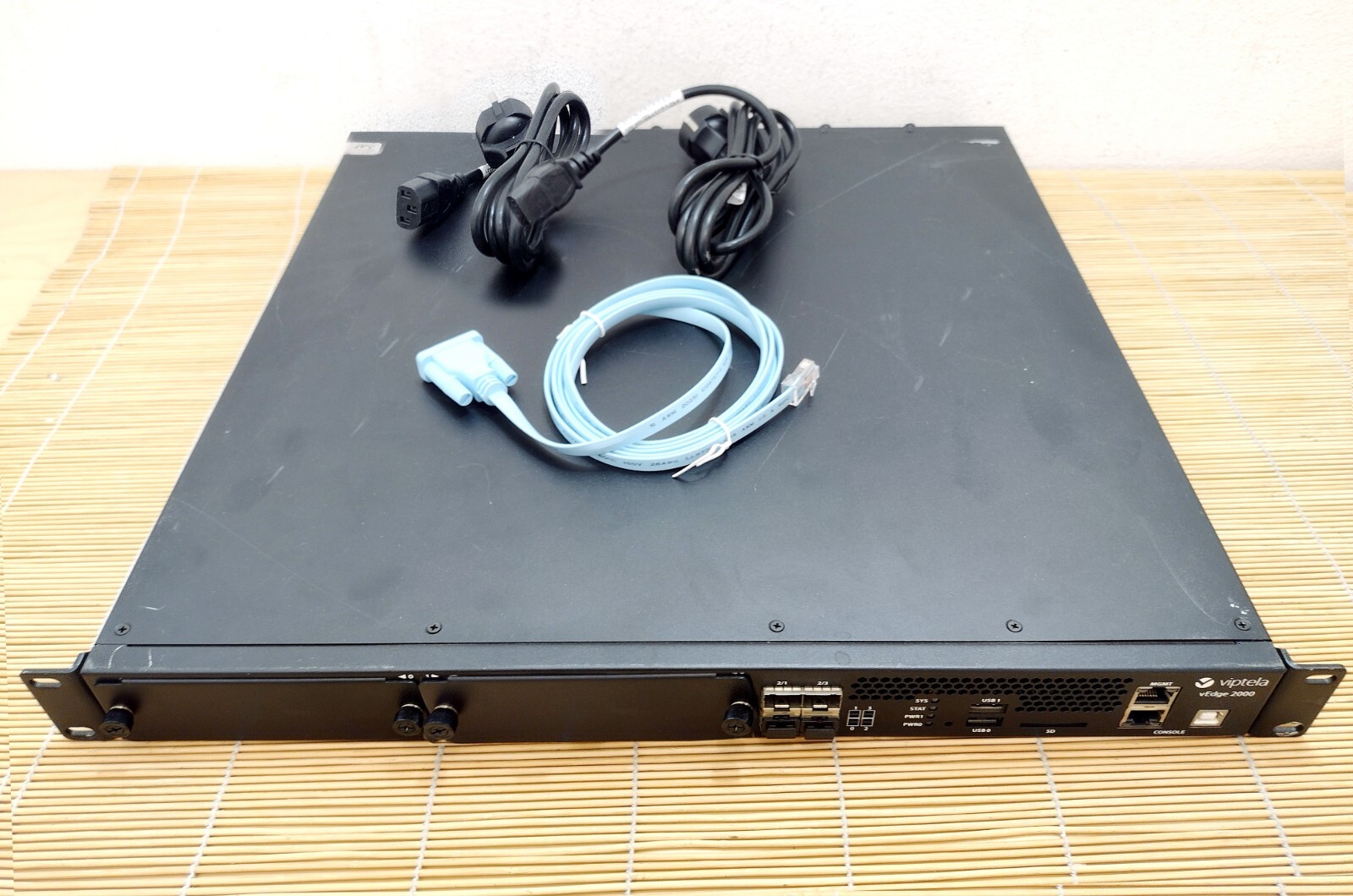 Cisco VEDGE-2000-AC-K9 VEdge-2000 AC router base chassis 4x1GE fixed ...