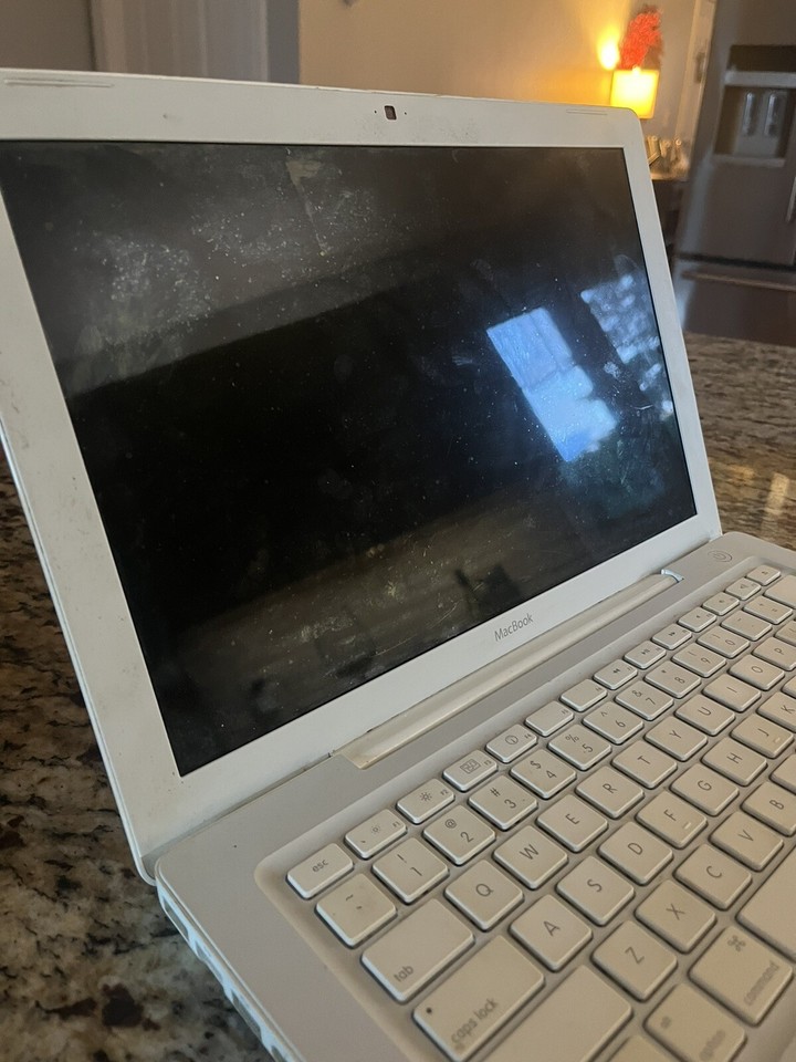 Apple MacBook A1181 13 inch Laptop - MC240LL/A (May, 2009) 885909337972 ...