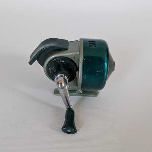 Vintage Daisy Heddon 150 - Two Closed Faced Spincasting Fishing Reels ...