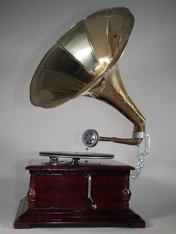 Beautiful ANTIQUE STYLE Gramophone, Phonograph New Working - Record ...