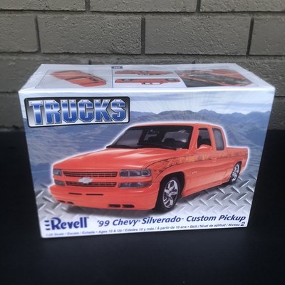 REVELL Model Kit TRUCKS 99' Chevy Silverado Custom Pickup Sealed #85 ...