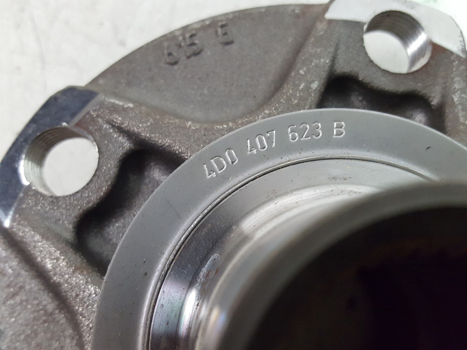 2008 2009 2010 2011 2012 2013 2015 AUDI R8 Front Wheel Hub 4D0407613E ...