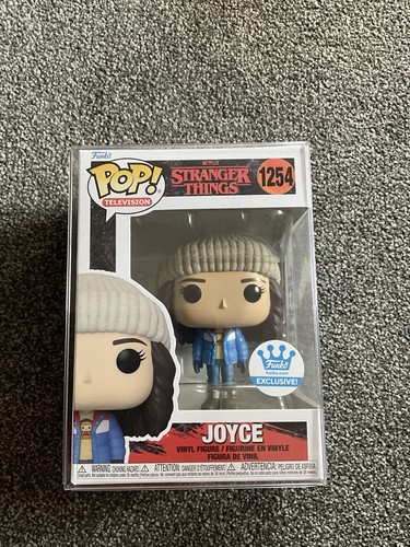 Funko Pop Stranger Things Joyce #1254 Season 4 (+ pop protector) Funko ...