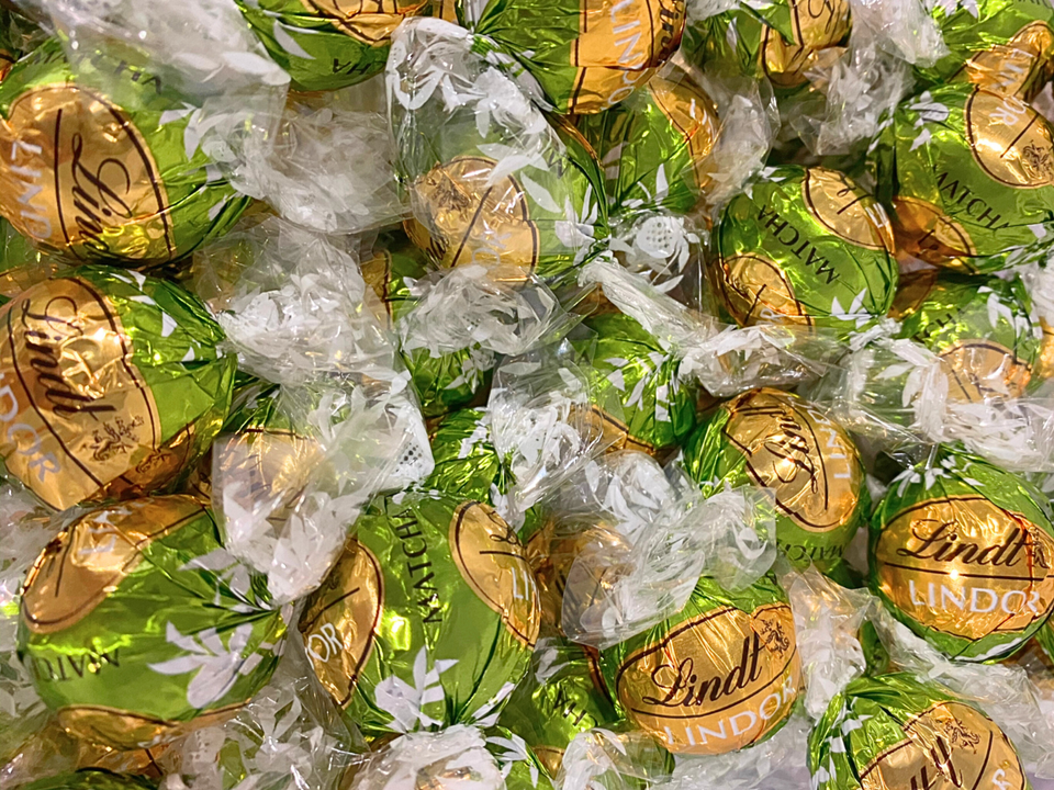 Lindt Lindor MATCHA - WHITE CHOCOLATE TRUFFLES gift present | eBay UK
