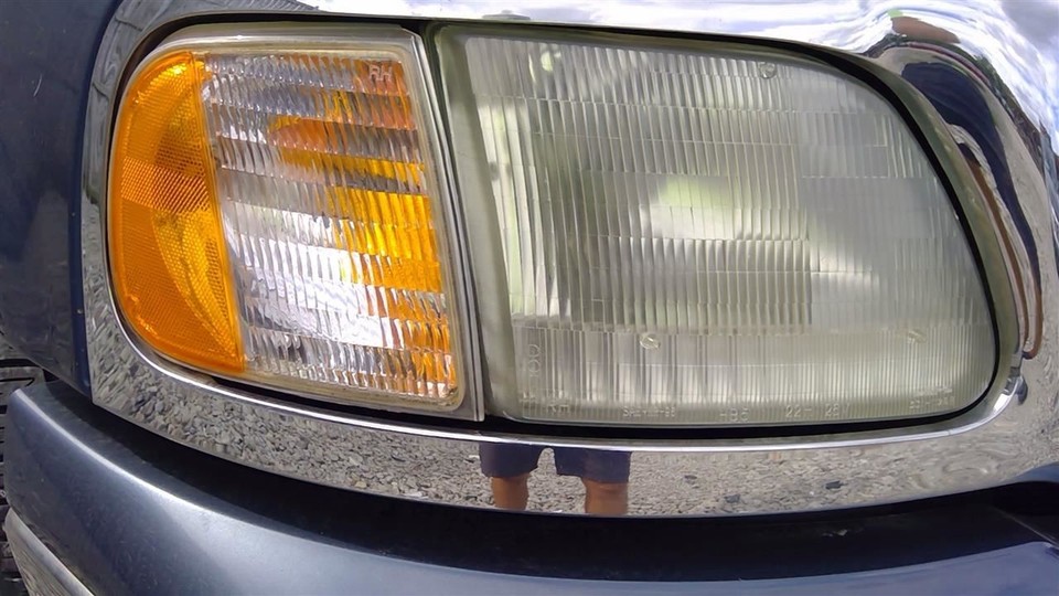 Used Turn Signal / Parking Light Assembly fits: 2002 Ford Expedition ...