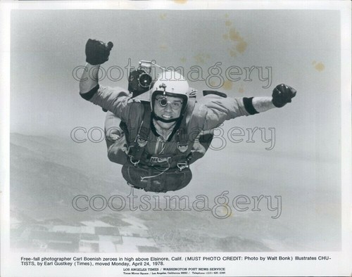 1978 Press Photo Skydiving Photographer Carl Boenish in Free Fall | eBay