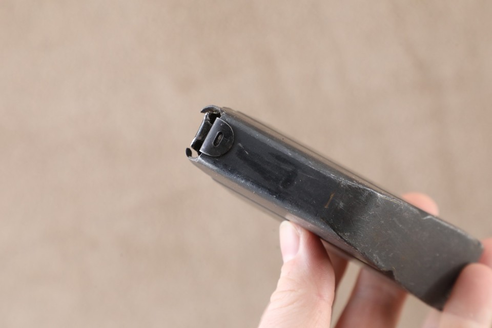 Vintage WW I/II British Enfield Rifle Clip and (6) 303 stripper Clips ...