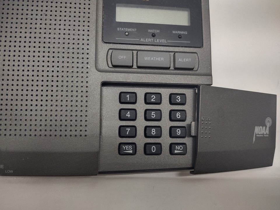 Radio Shack Weather Radio 7-Channel Digital NOAA Alert System 12-250 ...