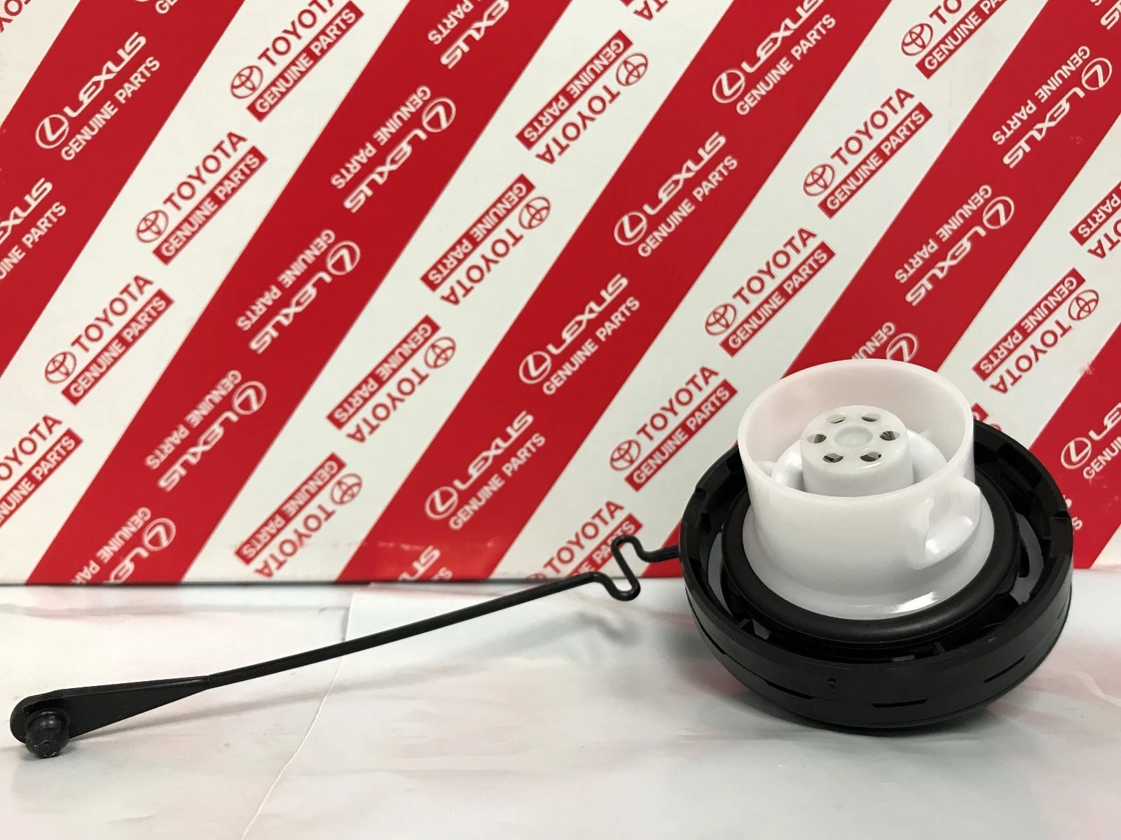 New Genuine Factory OEM Gas Cap 77300-33070 / 47010 for 2003-2009 ...