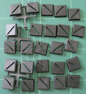 Games Workshop 20mm Square Diagonal Slot Bases x 25 (ZGL1233) | eBay
