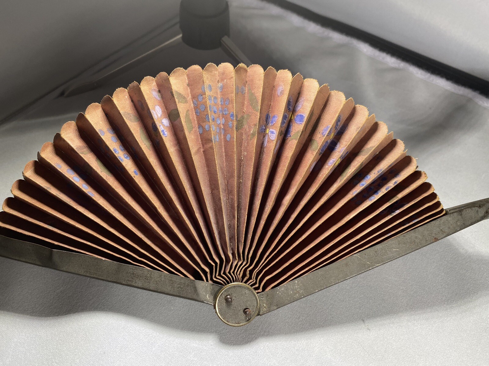 Vintage Collapsible Cockade Fan with Metal Handle | R… - Gem