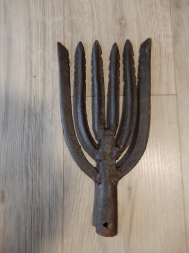 Foëne, fouene , pèche anguille , fer forgé , old fishing equipment ...