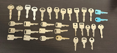 Vintage Lot of 34 Automotive Misc Car Keys Ford GM Jeep Nissan Sears ...