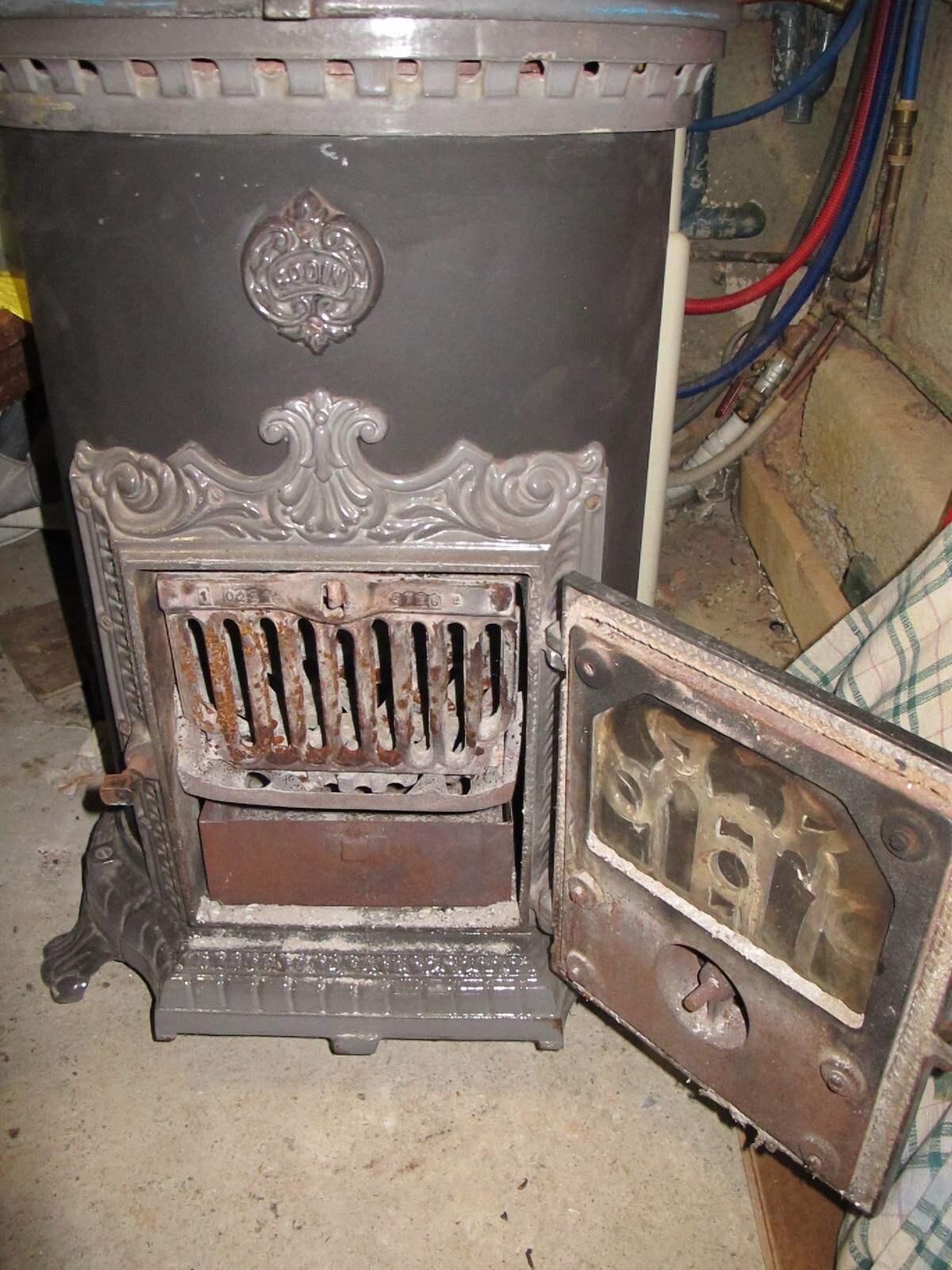 ancien poêle godin petit oval 3726