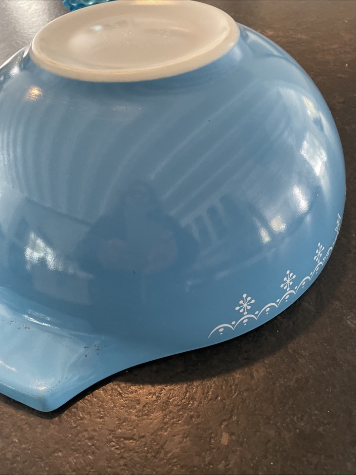 Vintage Pyrex Snowflake Cinderella Mixing Bowl 444 Blue 1970’s Reto ...