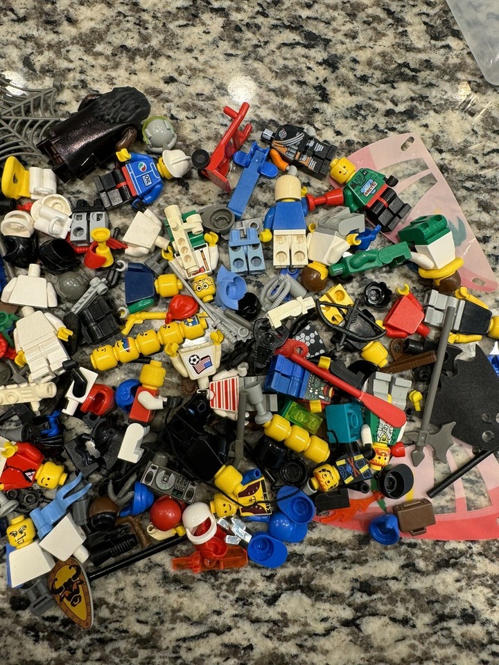 Lego Minifigures Lot 1/2lb of Classic Space Castle Pirates & More Lot ...