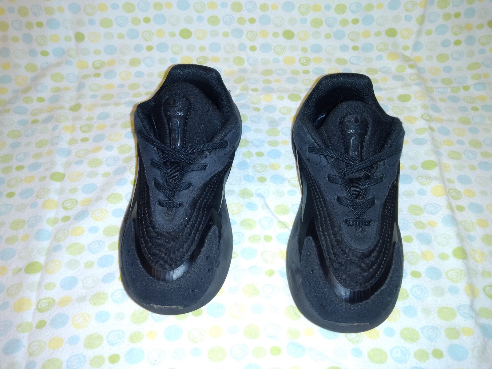 ADIDAS Ozelia Low Top Triple Black Sneakers Size 13k *Pre~Owned* Youth ...