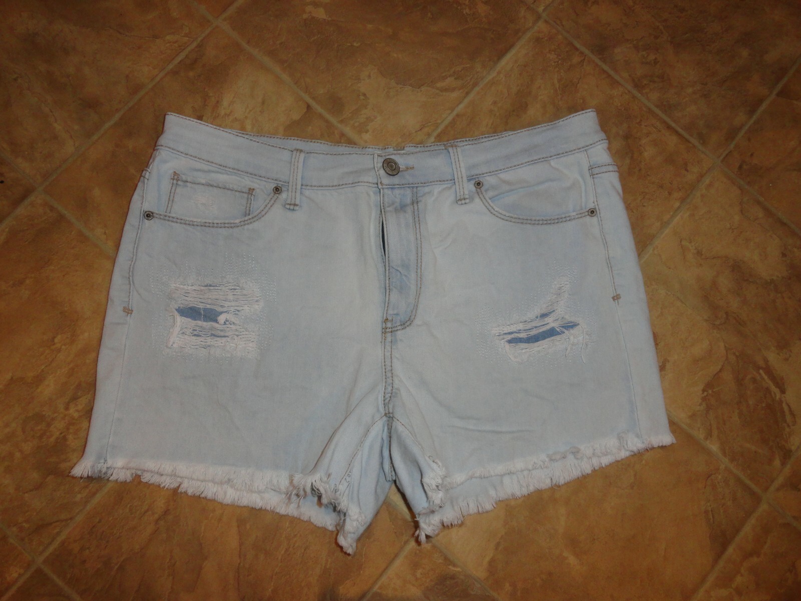 Women's Mudd Flex Stretch Mid Rise Midi Distressed De… - Gem