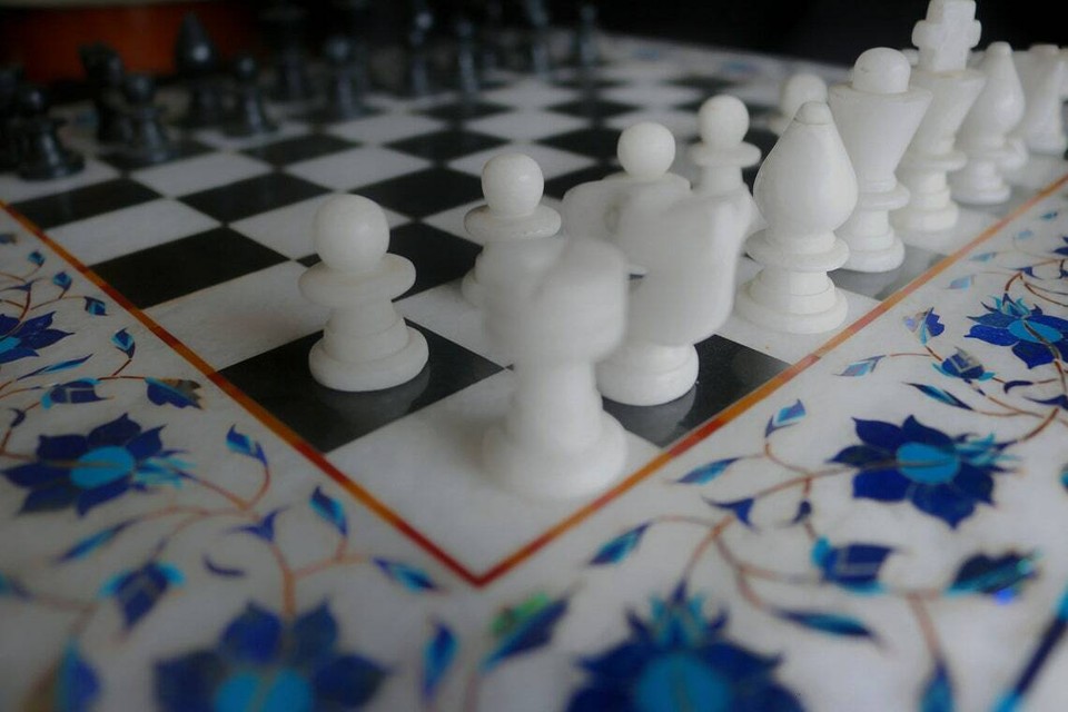18" White Marble Chess Table Top Inlay Work With Chess Pieces | eBay
