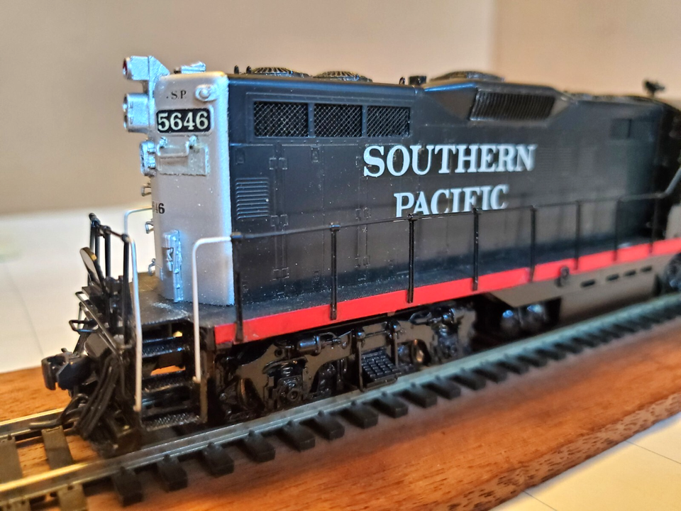 Key Imports Southern Pacific GP-9 Phase II EMD - Custom Painted #5646 ...