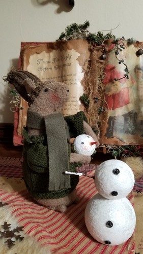 Adorable chubby primitive CHRISTMAS mouse Building his Snowman | eBay