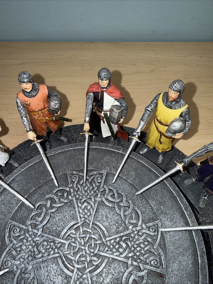 King Arthur and 12 Knights of The Round Table Statue | Excalibur ...
