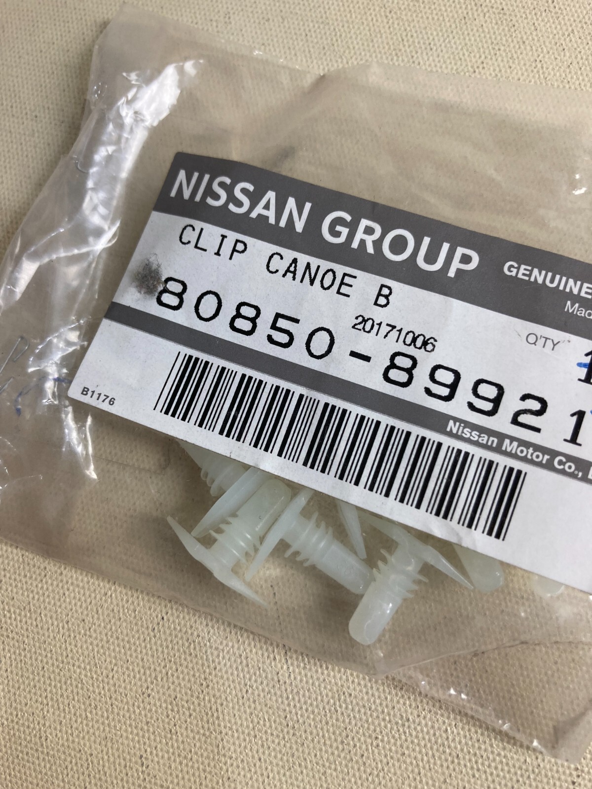 NISSAN OEM GENUINE - 80850-89921 (8 PIECES) CLIP CANOE B | eBay