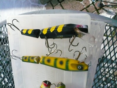 2 WILEY MUSKIE KING JR. VINTAGE PA.LURES ONE UNUSUAL COLOR MINOR WEAR 6 ...