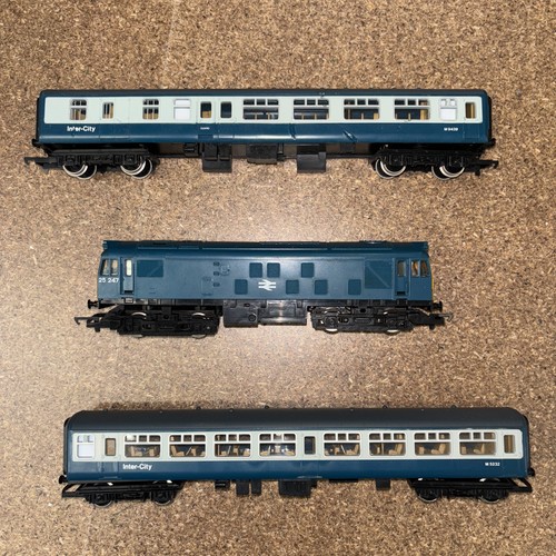 HORNBY 'OO' GAUGE R068 BR BLUE CLASS 25 25247 DIESEL LOCOMOTIVE and ...
