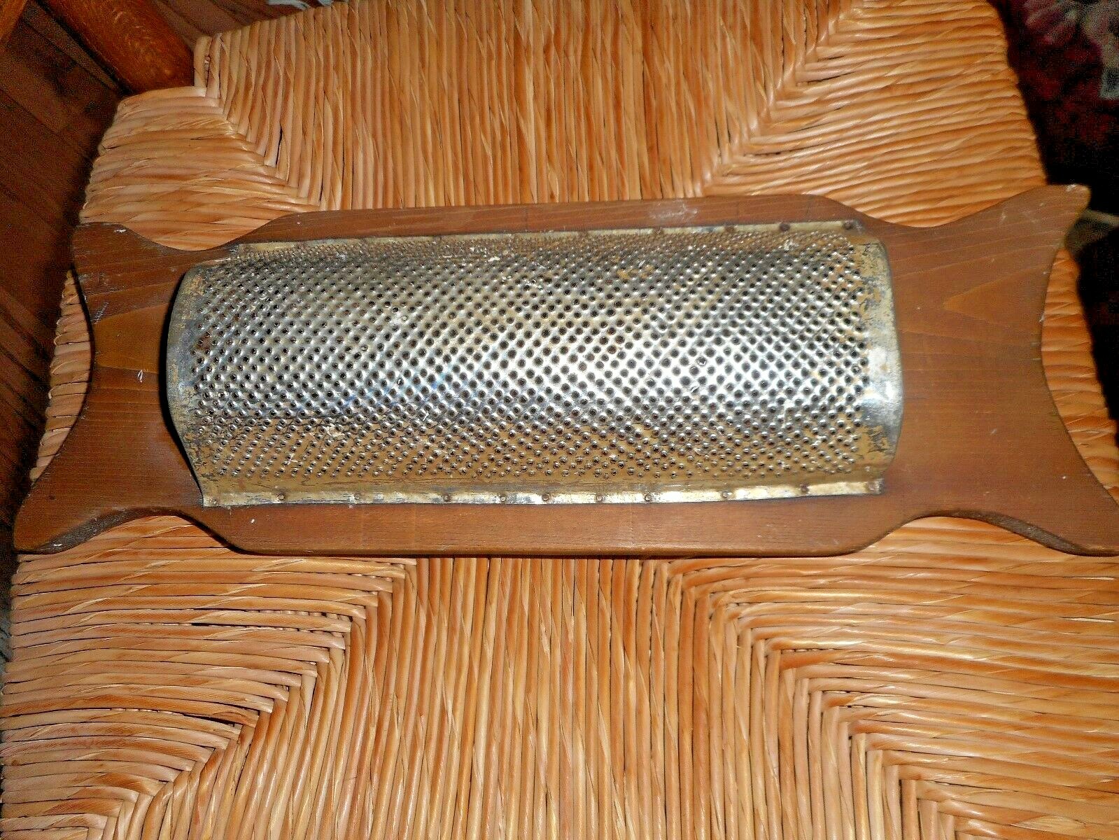VTG Kitchen Grater with Wood Handles, Large Produce Cheese Grater