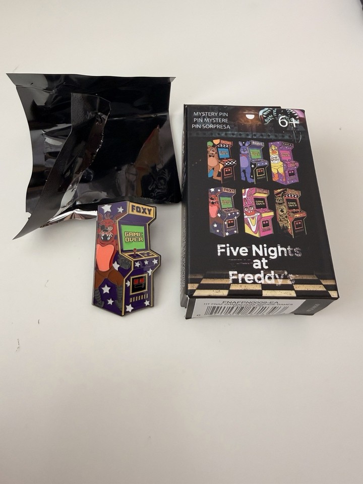 Five Nights At Freddy‘s Foxy Arcade Machine Pin Badge FNAF Loungefly ...