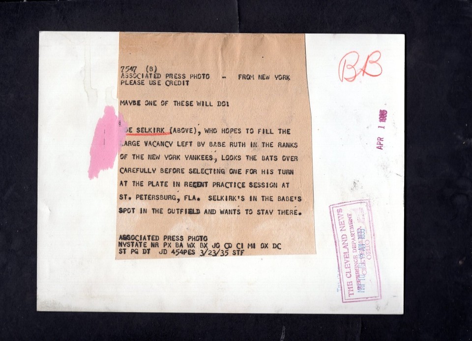 George Selkirk selecting a bat 1935 Press Photo New York Yankees | eBay