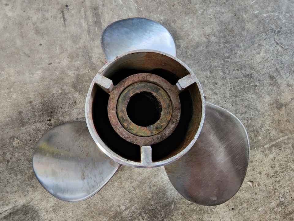 13 1/2" X 23P MERCURY VENGEANCE STAINLESS PROPELLER, 48-16320-23, 4.75 ...