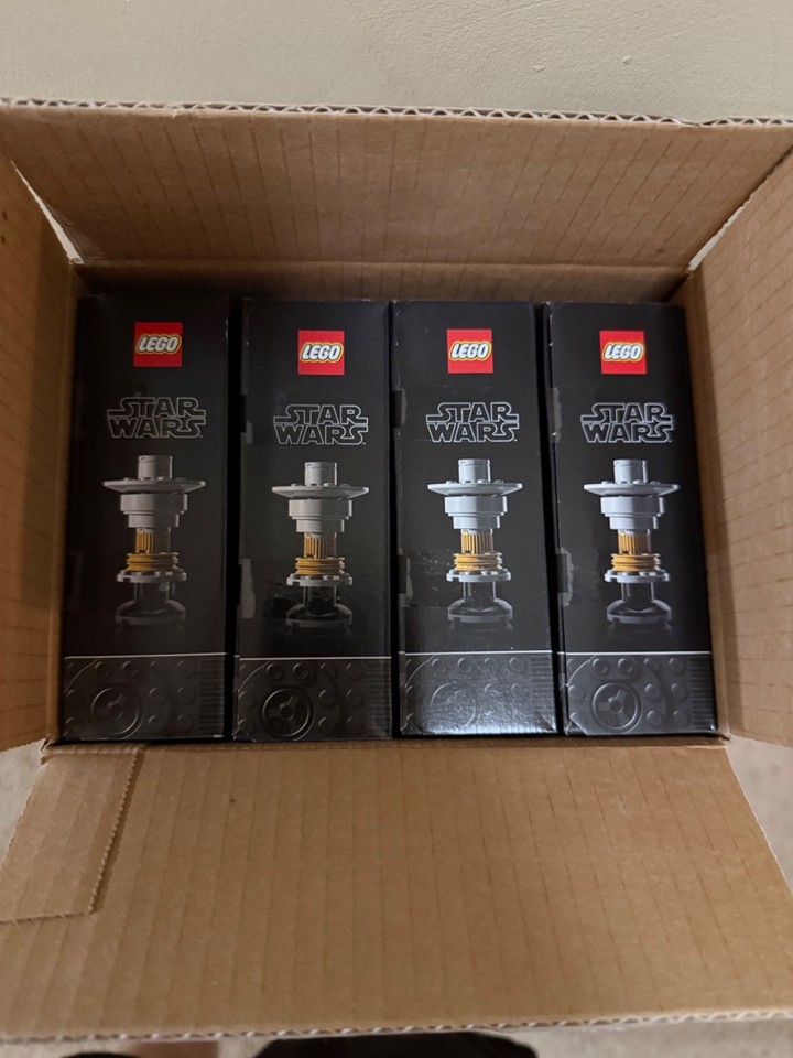 LEGO 40730 Luke Skywalker’s Lightsaber – Star Wars GWP 2024 | Brand New ...