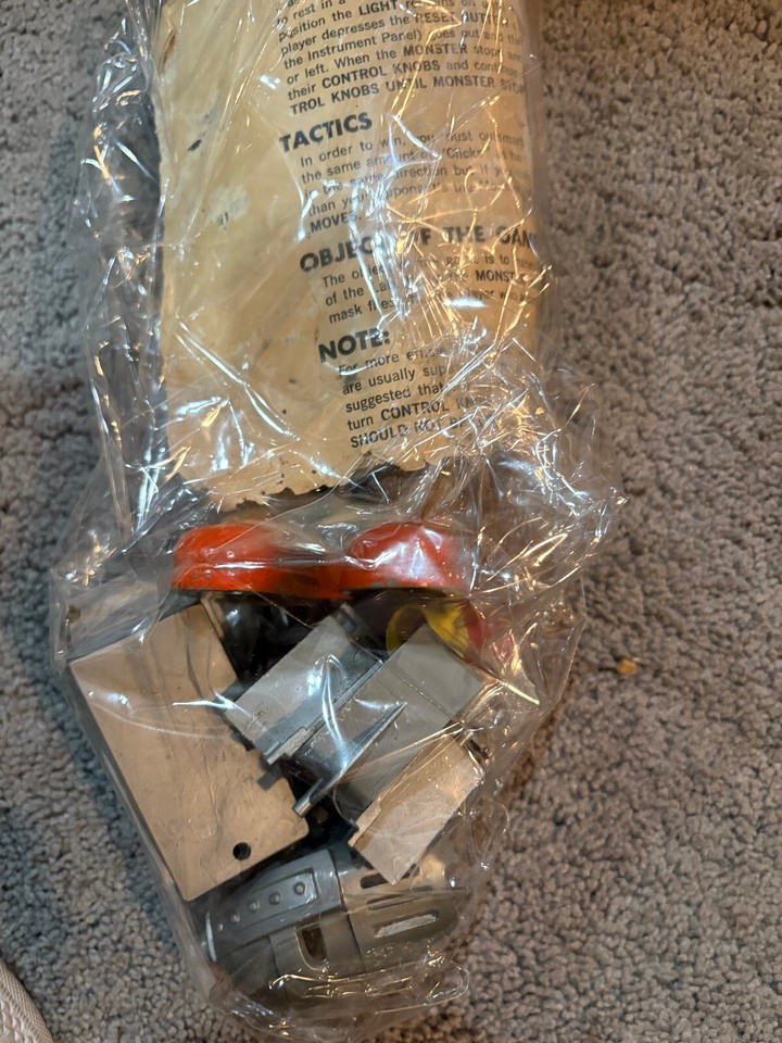 1964 IDEAL TOYS MONSTER LAB PLASTIC BATTERY OPERATED MOTORIZED PLAYSET ...