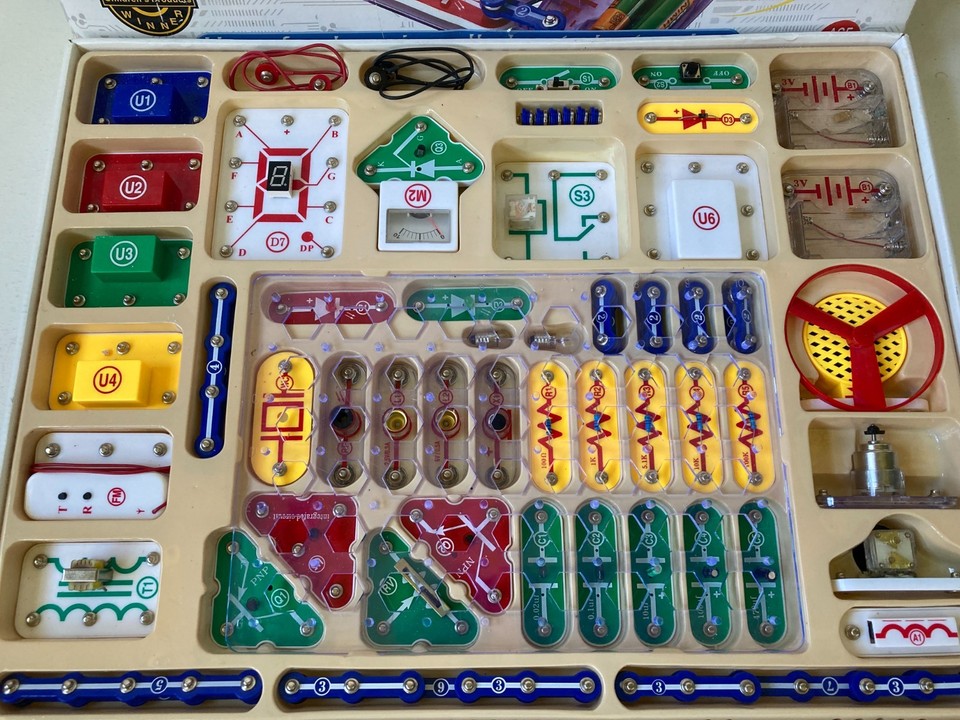 Snap Circuits Pro SC-500 Electronics Exploration Kit Over 500 Projects ...