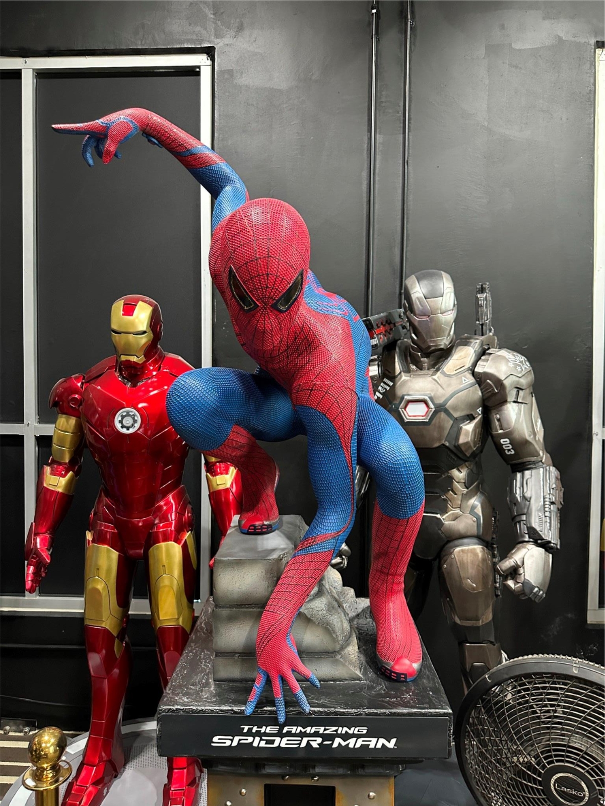 Sony The Amazing Spider-Man On DVD Base Life Size Statue Andrew ...