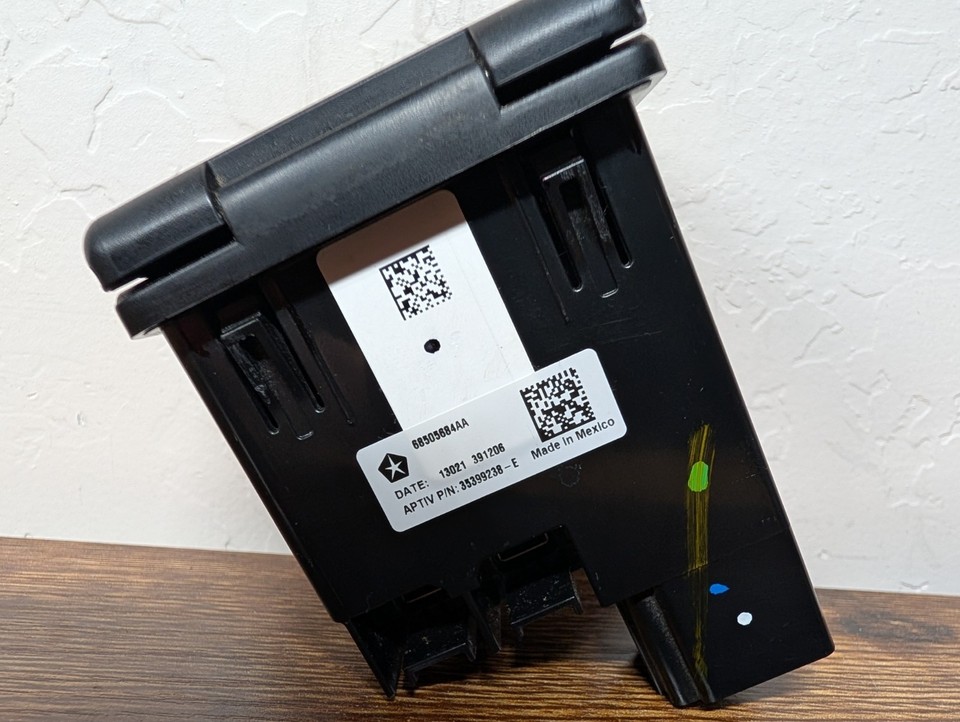 OEM WRANGLER JL GLADIATOR MEDIA HUB USB CONNECTOR GENUINE MOPAR ...