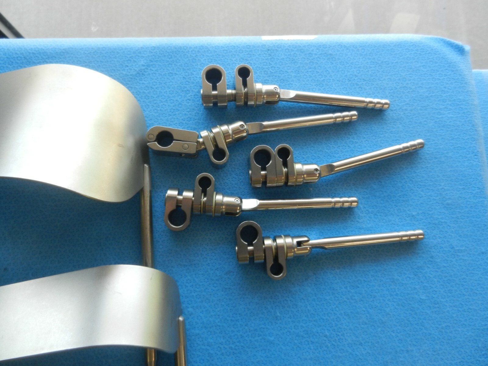 OmniTract Surgical Table Mounted Wishbone Retractor Set W/ Cases | eBay